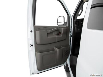 2018 Chevrolet Express 3500 Passenger | Pricing, Ratings & Reviews ...