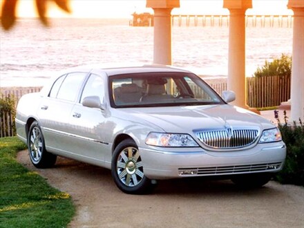 2004 Lincoln Town Car Executive L Sedan 4D Used Car Prices | Kelley ...